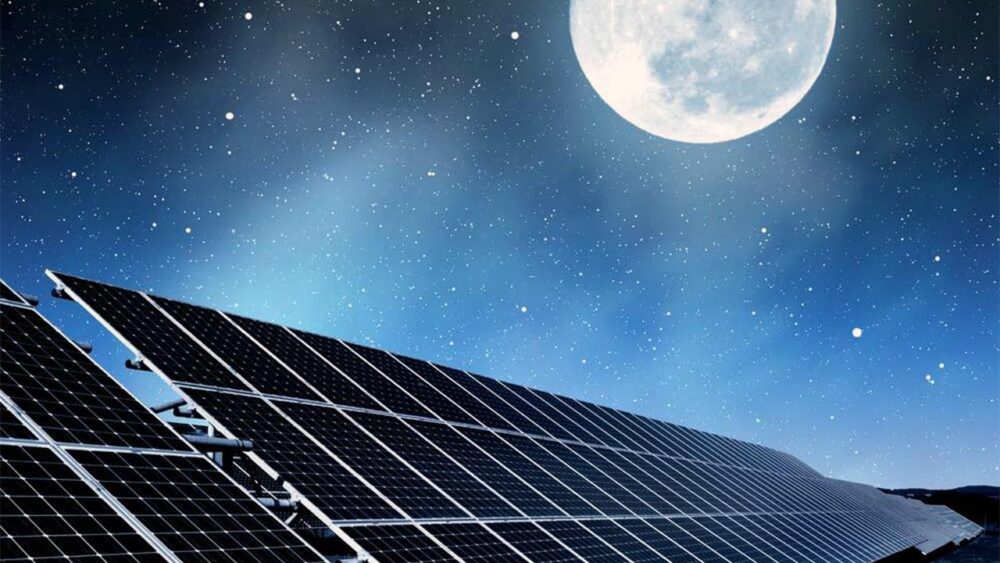 Este es el "panel antisolar" capaz de generar energía durante la noche